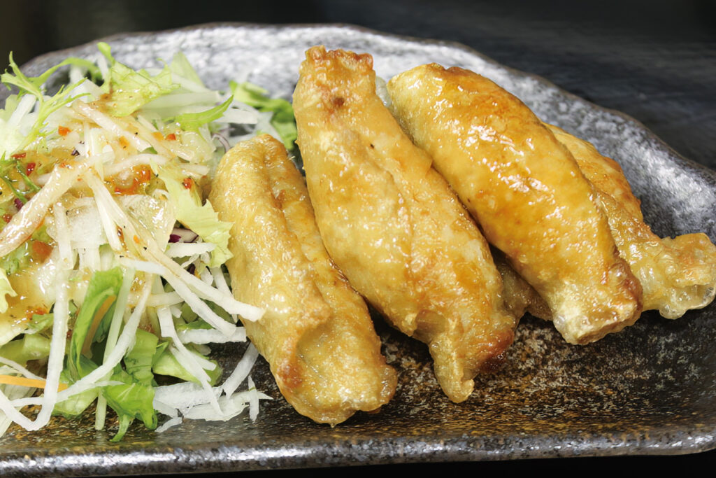 Torikawa Gyoza (Chicken skin dumplings) - そば処いってつ