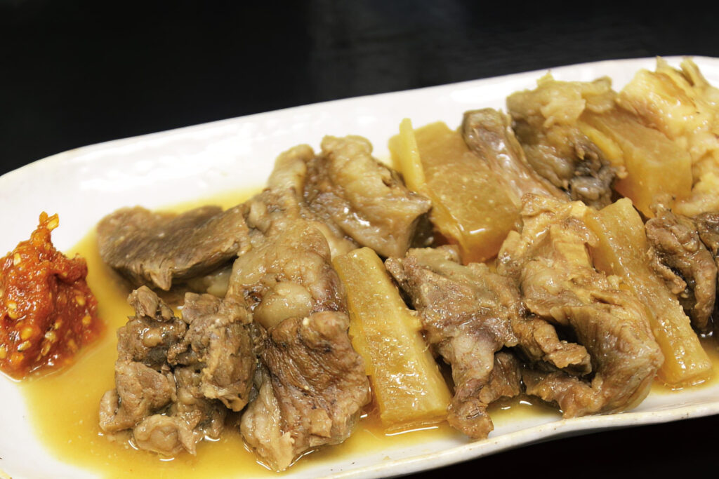 Gyu-suji Kushi Miso-ni (Beef tendon skewers in Miso stew) | そば処いってつ